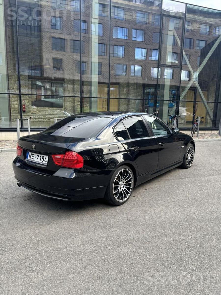 Black BMW 318 2009 in Riga, with an engine capacity of 2.00 L and mileage of 227 thousand km for 3900 €, photo 4 on AUTOMOTO.COM.LV