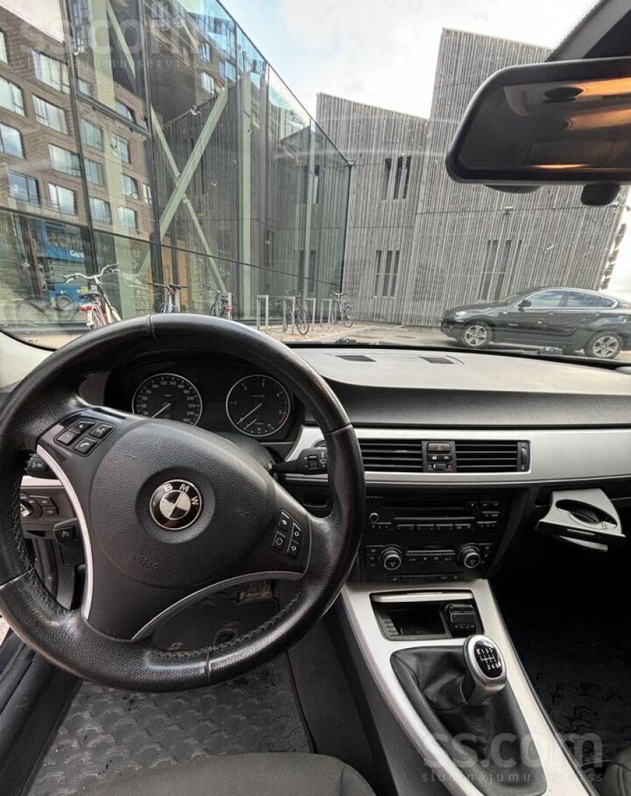 Black BMW 318 2009 in Riga, with an engine capacity of 2.00 L and mileage of 227 thousand km for 3900 €, photo 6 on AUTOMOTO.COM.LV