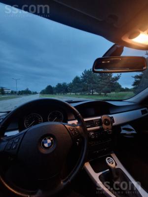 Black BMW 318 2009 in Riga, with an engine capacity of 2.00 L and mileage of 467 thousand km for 3800 €, photo 8 on AUTOMOTO.COM.LV