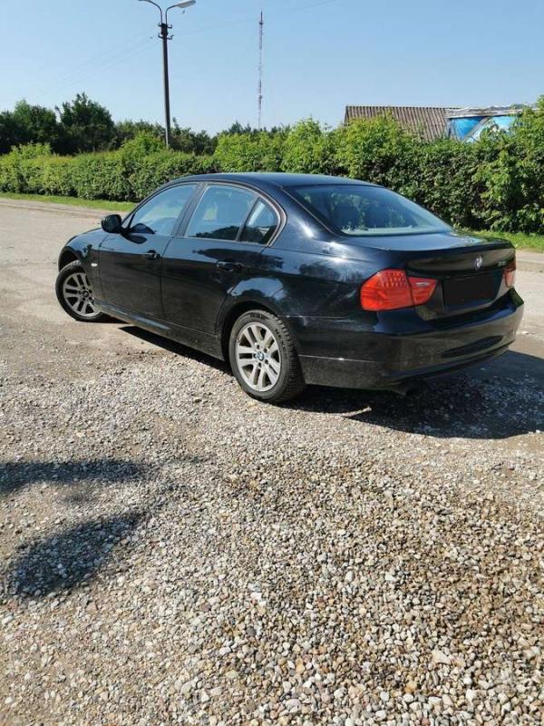 Black BMW 318 2009 in Rokiskis, with an engine capacity of 2.00 L and mileage of 389 thousand km for 2100 €, photo 1 on AUTOMOTO.COM.LV