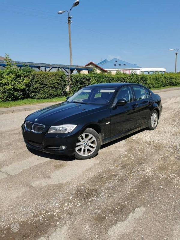 Black BMW 318 2009 in Rokiskis, with an engine capacity of 2.00 L and mileage of 389 thousand km for 2100 €, photo 2 on AUTOMOTO.COM.LV