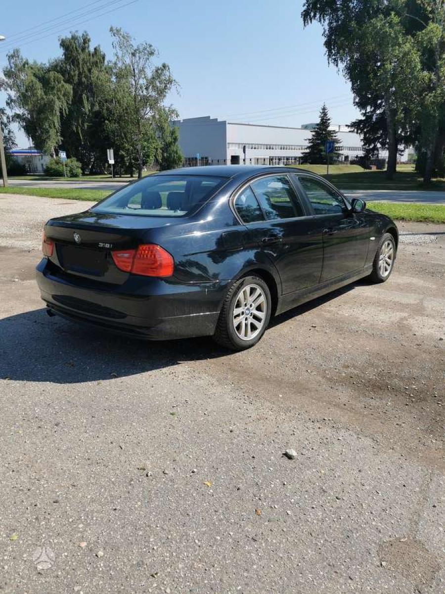 Melns BMW 318 2009 Rokiškis, ar dzinēja tilpumu 2.00 L un nobraukumu 389 tūkst. km par 2100 €, foto 4 vietnē AUTOMOTO.COM.LV