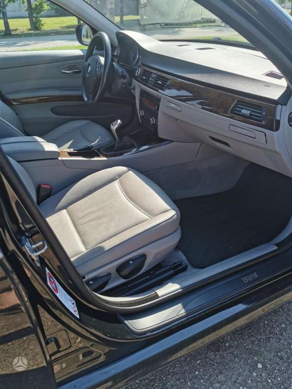 Black BMW 318 2009 in Rokiskis, with an engine capacity of 2.00 L and mileage of 389 thousand km for 2100 €, photo 7 on AUTOMOTO.COM.LV