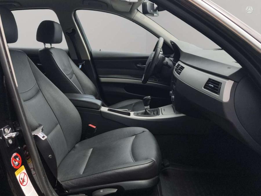 Melns BMW 318 2009 Viļņa, ar dzinēja tilpumu 2.00 L un nobraukumu 236 tūkst. km par 4999 €, foto 9 vietnē AUTOMOTO.COM.LV