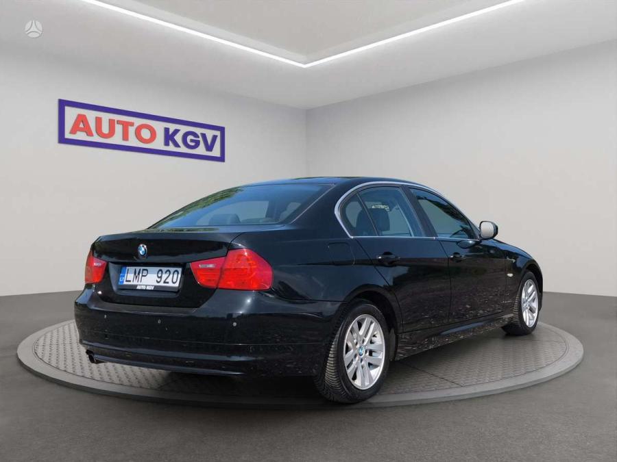 Black BMW 318 2009 in Klaipeda, with an engine capacity of 2.00 L and mileage of 236 thousand km for 4999 €, photo 6 on AUTOMOTO.COM.LV