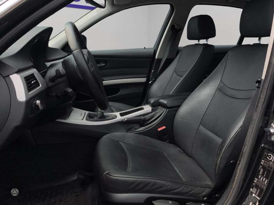 Black BMW 318 2009 in Klaipeda, with an engine capacity of 2.00 L and mileage of 236 thousand km for 4999 €, photo 14 on AUTOMOTO.COM.LV