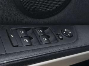 Black BMW 318 2009 in Klaipeda, with an engine capacity of 2.00 L and mileage of 236 thousand km for 4999 €, photo 15 on AUTOMOTO.COM.LV