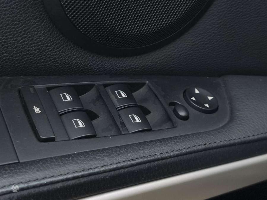 Black BMW 318 2009 in Klaipeda, with an engine capacity of 2.00 L and mileage of 236 thousand km for 4999 €, photo 15 on AUTOMOTO.COM.LV
