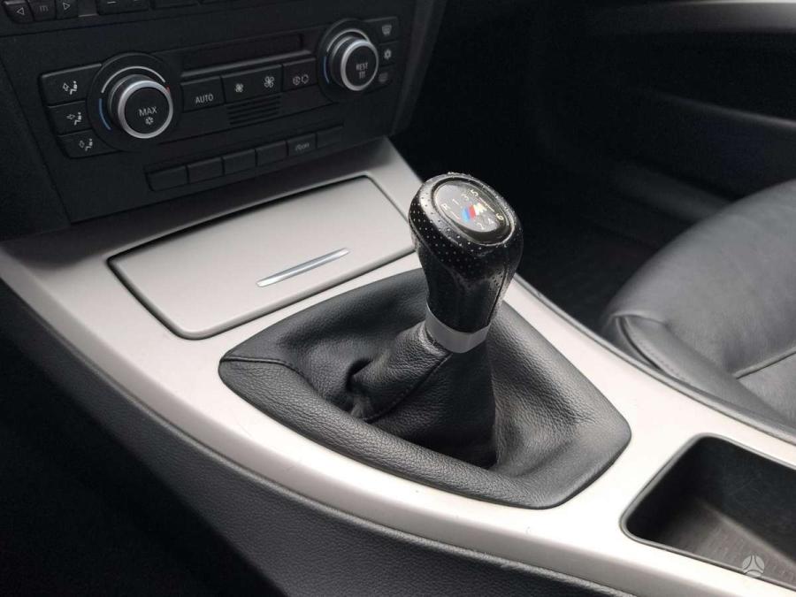 Black BMW 318 2009 in Klaipeda, with an engine capacity of 2.00 L and mileage of 236 thousand km for 4999 €, photo 17 on AUTOMOTO.COM.LV