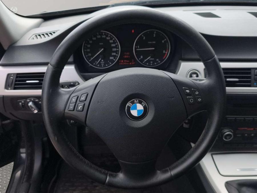 Black BMW 318 2009 in Klaipeda, with an engine capacity of 2.00 L and mileage of 236 thousand km for 4999 €, photo 19 on AUTOMOTO.COM.LV
