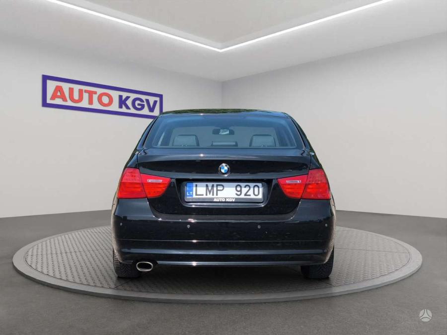 Black BMW 318 2009 in Klaipeda, with an engine capacity of 2.00 L and mileage of 236 thousand km for 4999 €, photo 5 on AUTOMOTO.COM.LV