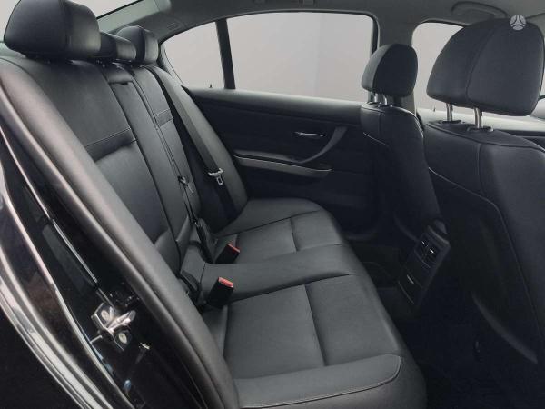 Melns BMW 318 2009 Klaipėda, ar dzinēja tilpumu 2.00 L un nobraukumu 236 tūkst. km par 4999 €, foto 9 vietnē AUTOMOTO.COM.LV