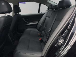 Black BMW 318 2009 in Klaipeda, with an engine capacity of 2.00 L and mileage of 236 thousand km for 4999 €, photo 12 on AUTOMOTO.COM.LV
