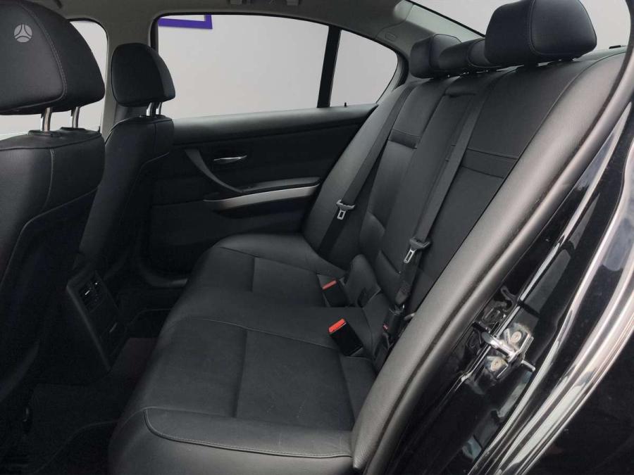 Black BMW 318 2009 in Klaipeda, with an engine capacity of 2.00 L and mileage of 236 thousand km for 4999 €, photo 12 on AUTOMOTO.COM.LV
