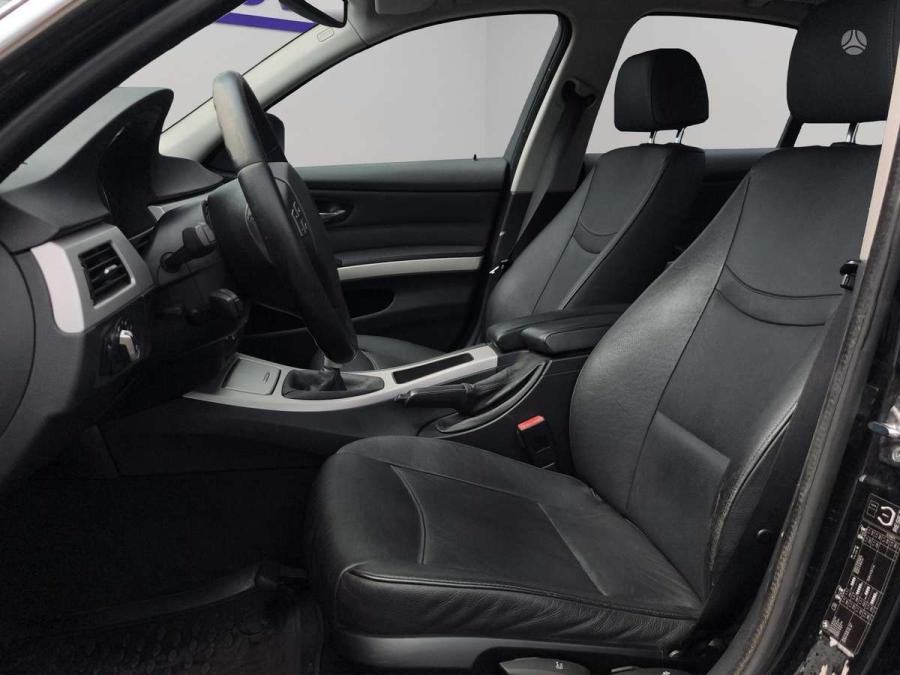 Black BMW 318 2009 in Klaipeda, with an engine capacity of 2.00 L and mileage of 236 thousand km for 4999 €, photo 14 on AUTOMOTO.COM.LV