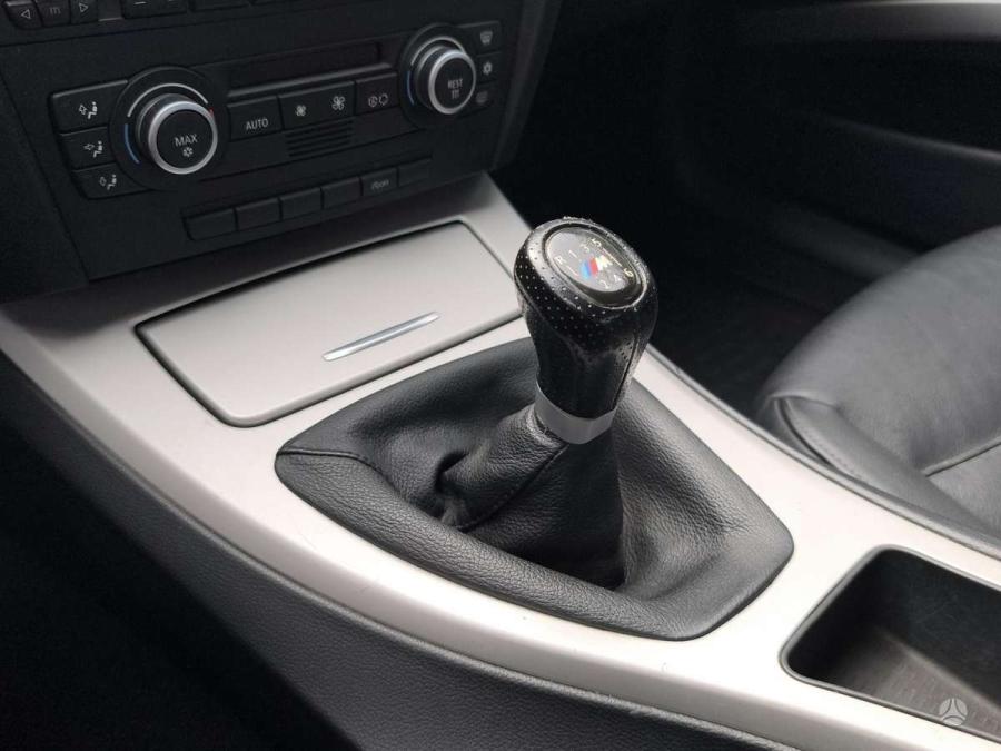 Black BMW 318 2009 in Klaipeda, with an engine capacity of 2.00 L and mileage of 236 thousand km for 4999 €, photo 17 on AUTOMOTO.COM.LV