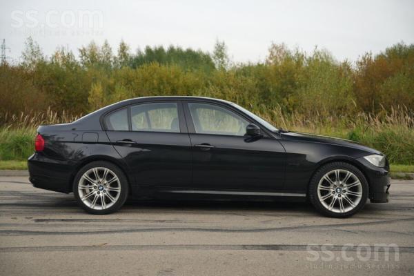БМВ 318 2009 в Елгава на AUTOMOTO.COM.LV Черный БМВ 318 2009 в Елгава, объемом двигателя 2.00 л и пробегом 250 тыс. км за 4900 €, фото 4 на AUTOMOTO.COM.LV
