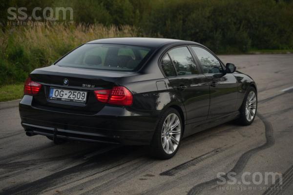 БМВ 318 2009 в Елгава на AUTOMOTO.COM.LV Черный БМВ 318 2009 в Елгава, объемом двигателя 2.00 л и пробегом 250 тыс. км за 4900 €, фото 5 на AUTOMOTO.COM.LV