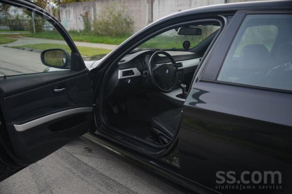 БМВ 318 2009 в Елгава на AUTOMOTO.COM.LV Черный БМВ 318 2009 в Елгава, объемом двигателя 2.00 л и пробегом 250 тыс. км за 4900 €, фото 7 на AUTOMOTO.COM.LV