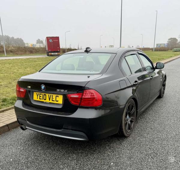 Black BMW 318 2010 in Kaunas, with an engine capacity of 1.80 L and mileage of 202 thousand km for 2450 €, photo 1 on AUTOMOTO.COM.LV