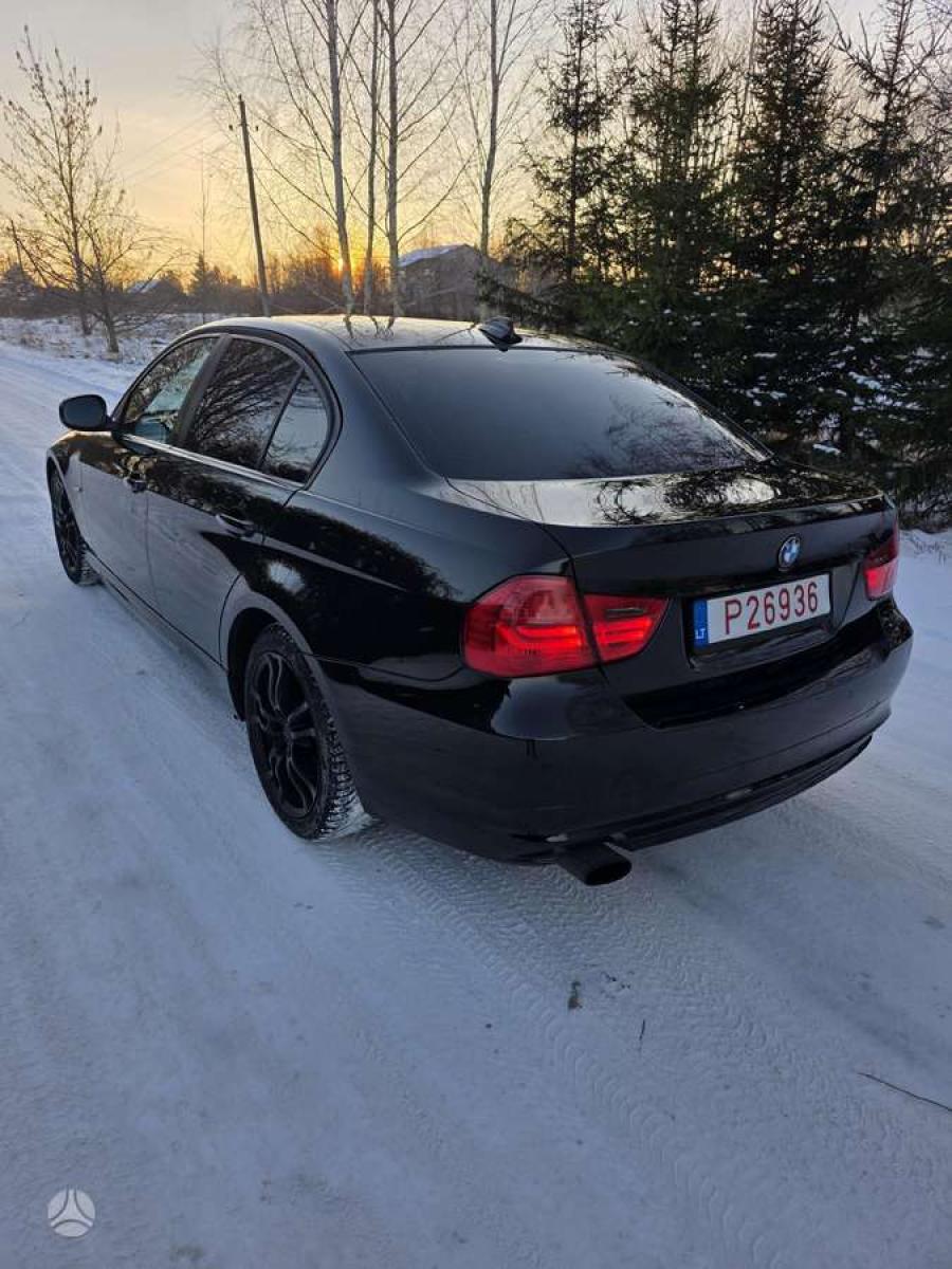 Black BMW 318 2010 in Vilkaviskis, with an engine capacity of 2.00 L and mileage of 271 thousand km for 4350 €, photo 1 on AUTOMOTO.COM.LV
