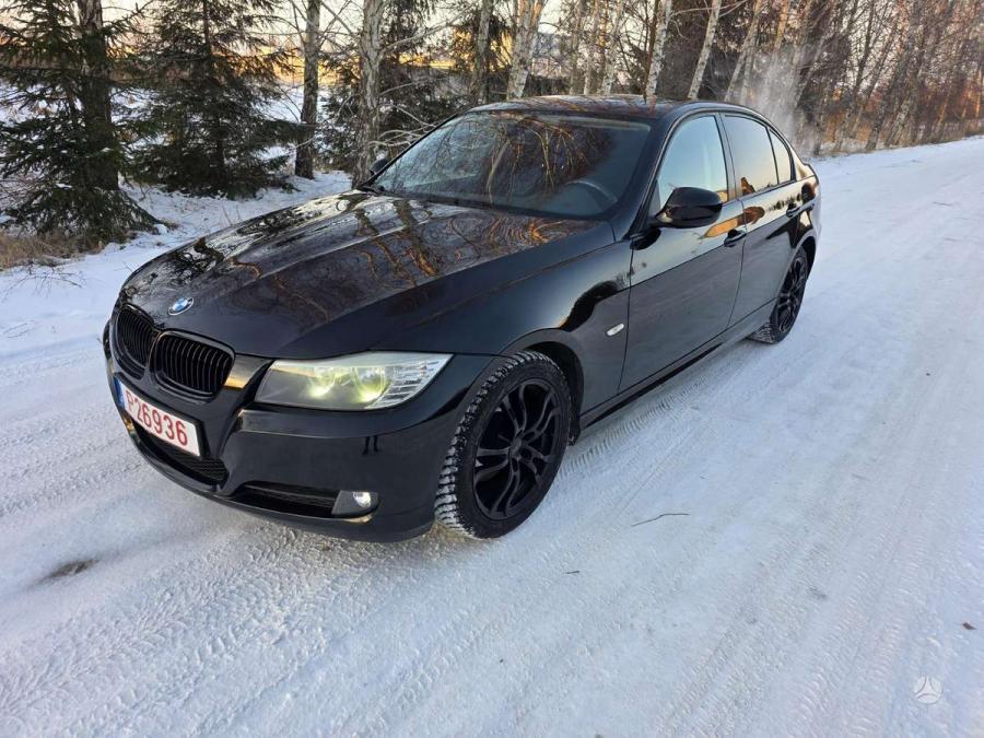 Black BMW 318 2010 in Vilkaviskis, with an engine capacity of 2.00 L and mileage of 271 thousand km for 4350 €, photo 2 on AUTOMOTO.COM.LV