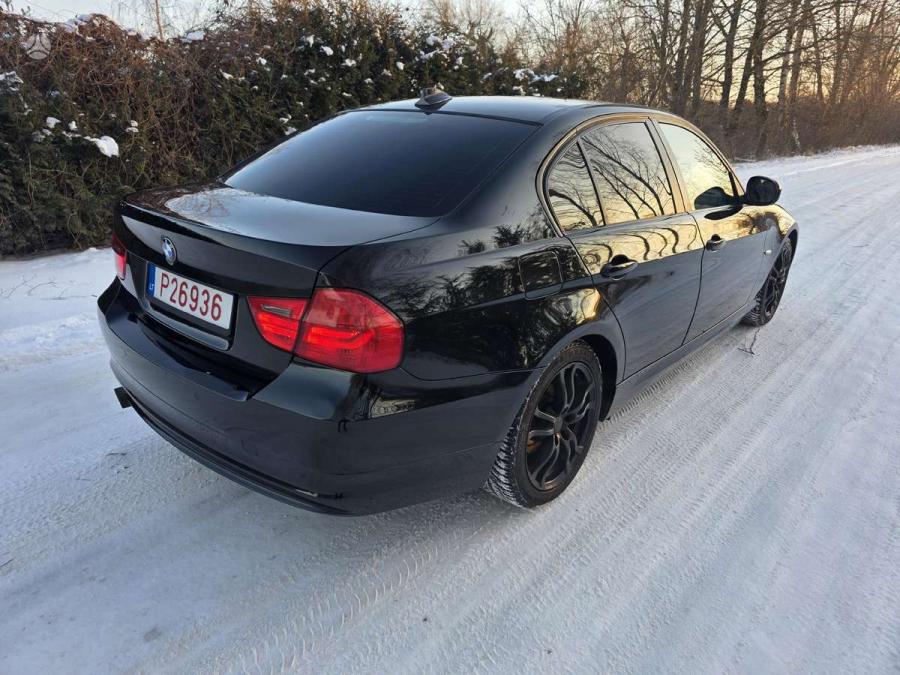 Black BMW 318 2010 in Vilkaviskis, with an engine capacity of 2.00 L and mileage of 271 thousand km for 4350 €, photo 5 on AUTOMOTO.COM.LV