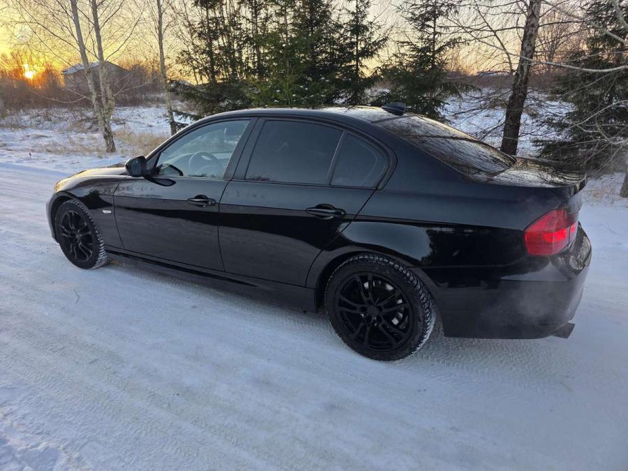 Black BMW 318 2010 in Vilkaviskis, with an engine capacity of 2.00 L and mileage of 271 thousand km for 4350 €, photo 7 on AUTOMOTO.COM.LV