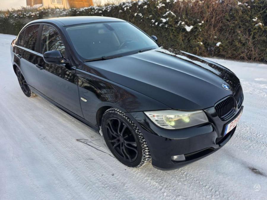 Black BMW 318 2010 in Vilkaviskis, with an engine capacity of 2.00 L and mileage of 271 thousand km for 4350 €, photo 9 on AUTOMOTO.COM.LV