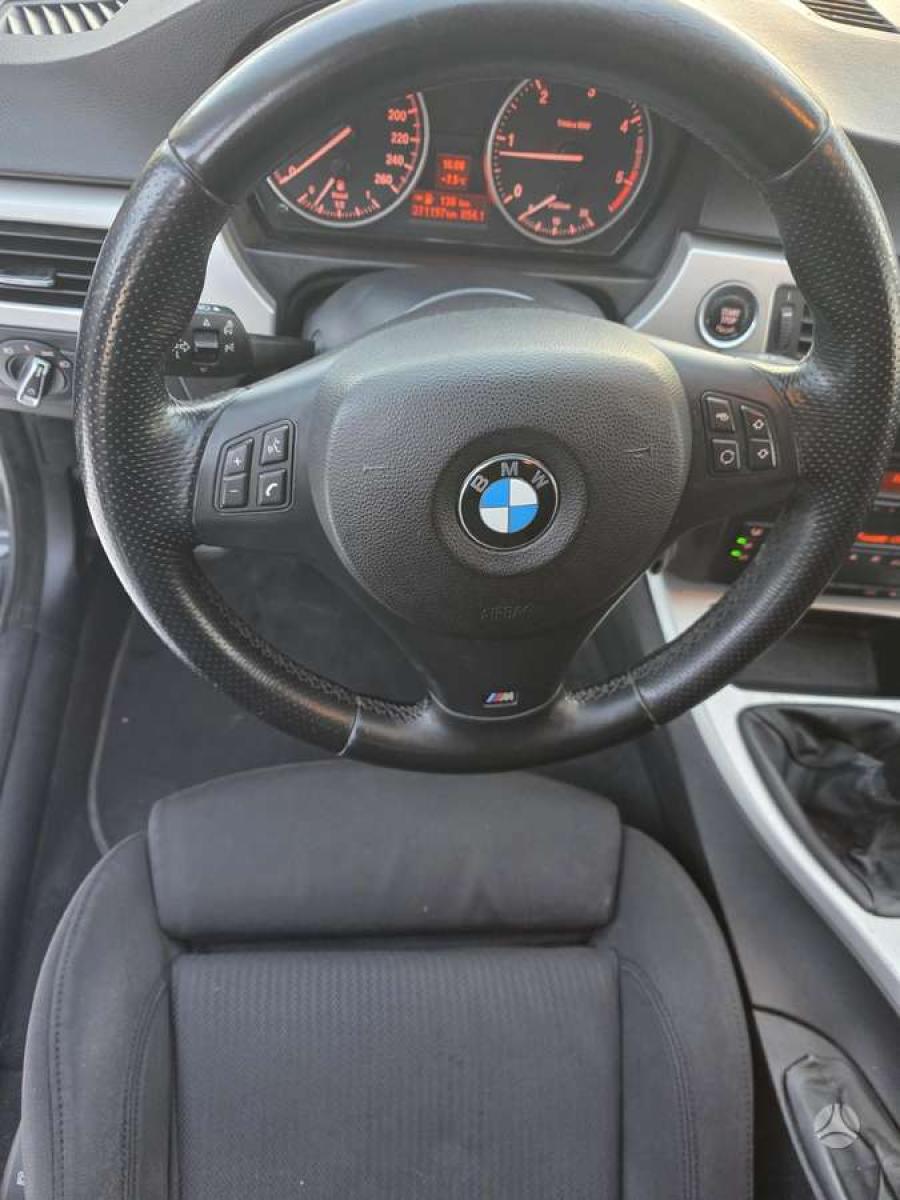 Black BMW 318 2010 in Vilkaviskis, with an engine capacity of 2.00 L and mileage of 271 thousand km for 4350 €, photo 11 on AUTOMOTO.COM.LV