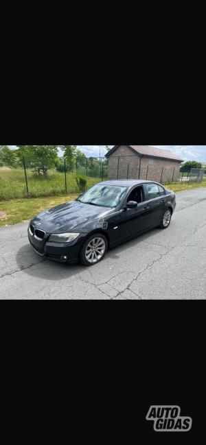Black BMW 318 2010 in Utena, with an engine capacity of 2.00 L and mileage of 300 thousand km for 5200 €, photo 2 on AUTOMOTO.COM.LV