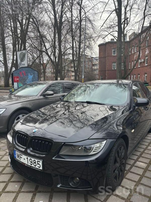 Black BMW 318 2010 in Riga, with an engine capacity of 2.00 L and mileage of 318 thousand km for 6500 €, photo 2 on AUTOMOTO.COM.LV