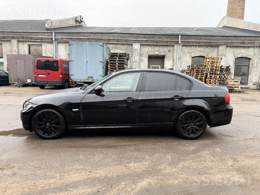 Melns BMW 318 2010 Rīga, ar dzinēja tilpumu 2.00 L un nobraukumu 318 tūkst. km par 6500 €, foto 4 vietnē AUTOMOTO.COM.LV