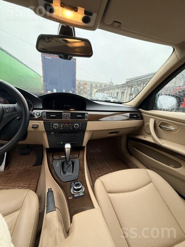 Black BMW 318 2010 in Riga, with an engine capacity of 2.00 L and mileage of 318 thousand km for 6500 €, photo 8 on AUTOMOTO.COM.LV