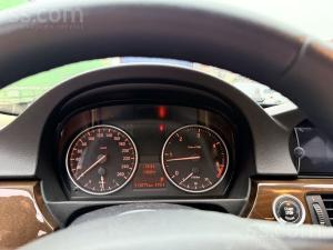 Melns BMW 318 2010 Rīga, ar dzinēja tilpumu 2.00 L un nobraukumu 318 tūkst. km par 6500 €, foto 13 vietnē AUTOMOTO.COM.LV