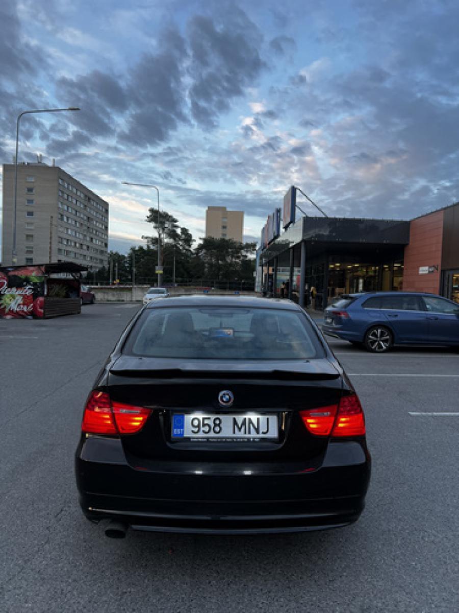 Melns BMW 318 2010 Tallina, ar dzinēja tilpumu 0.11 L un nobraukumu 172 tūkst. km par 6850 €, foto 6 vietnē AUTOMOTO.COM.LV