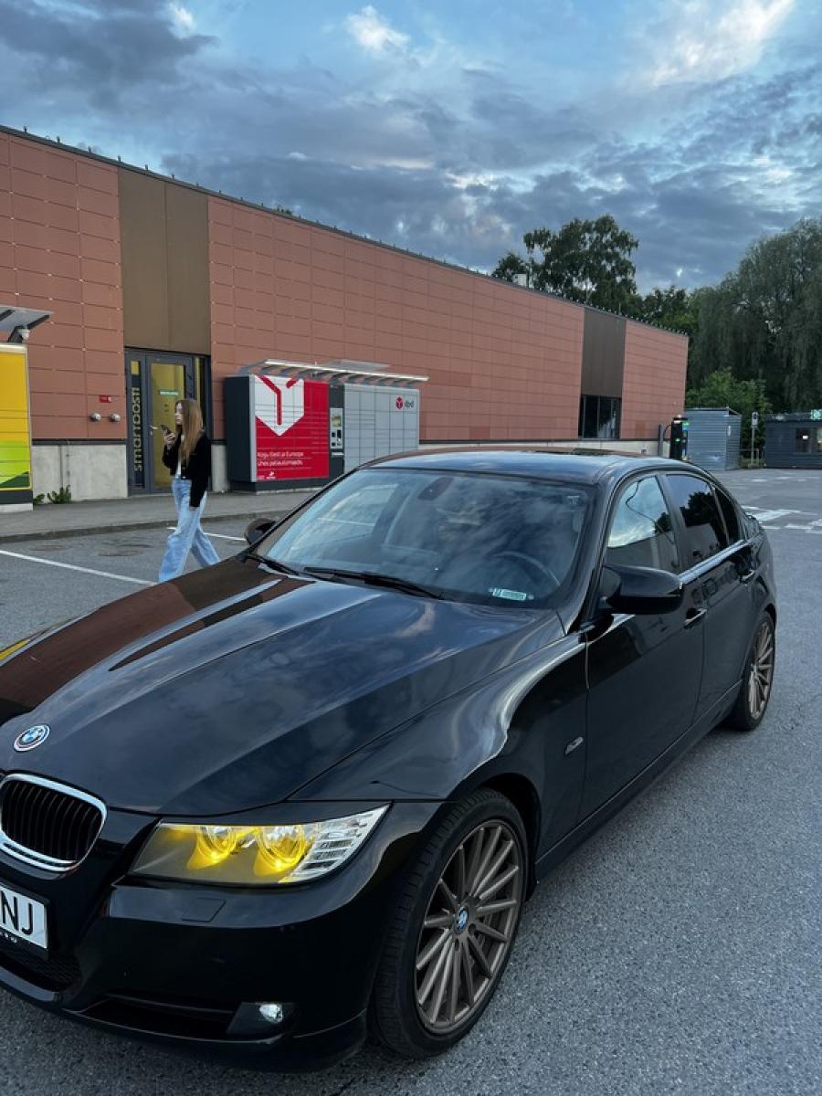 Melns BMW 318 2010 Tallina, ar dzinēja tilpumu 0.11 L un nobraukumu 172 tūkst. km par 6850 €, foto 18 vietnē AUTOMOTO.COM.LV