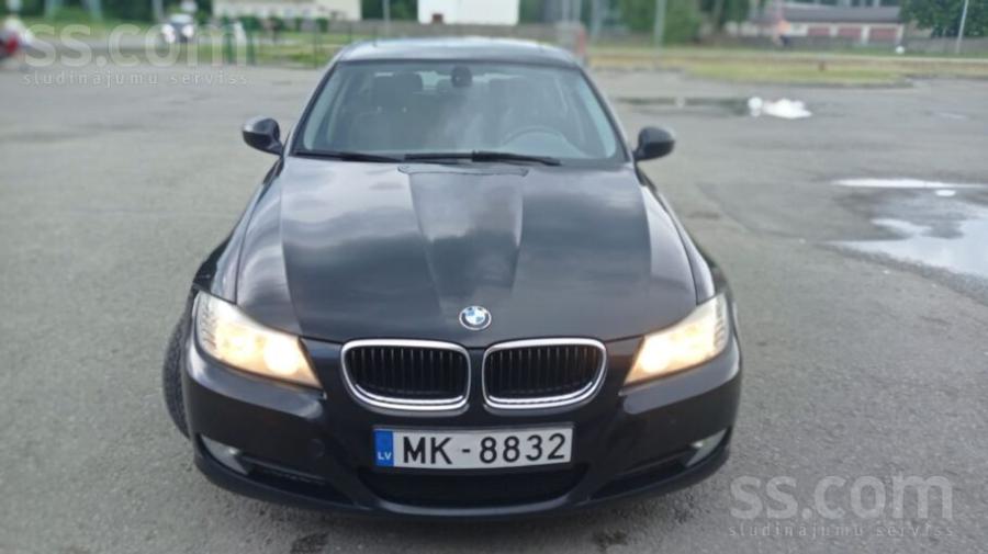 Black BMW 318 2010 in Riga, with an engine capacity of 2.00 L and mileage of 253 thousand km for 4500 €, photo 1 on AUTOMOTO.COM.LV