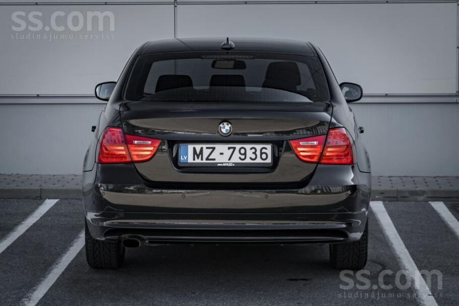 Black BMW 318 2010 in Riga, with an engine capacity of 2.00 L and mileage of 304 thousand km for 4990 €, photo 6 on AUTOMOTO.COM.LV