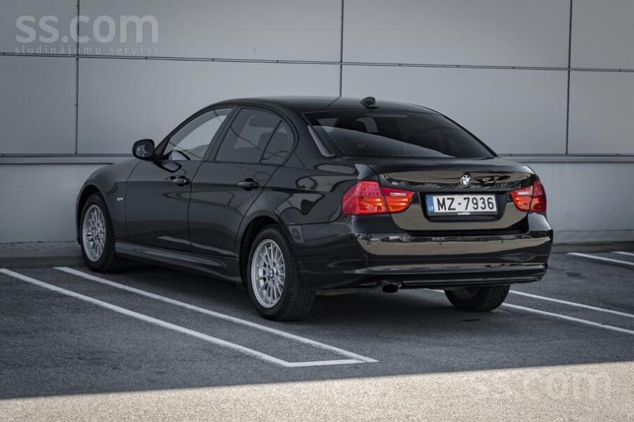 Black BMW 318 2010 in Riga, with an engine capacity of 2.00 L and mileage of 304 thousand km for 4990 €, photo 7 on AUTOMOTO.COM.LV