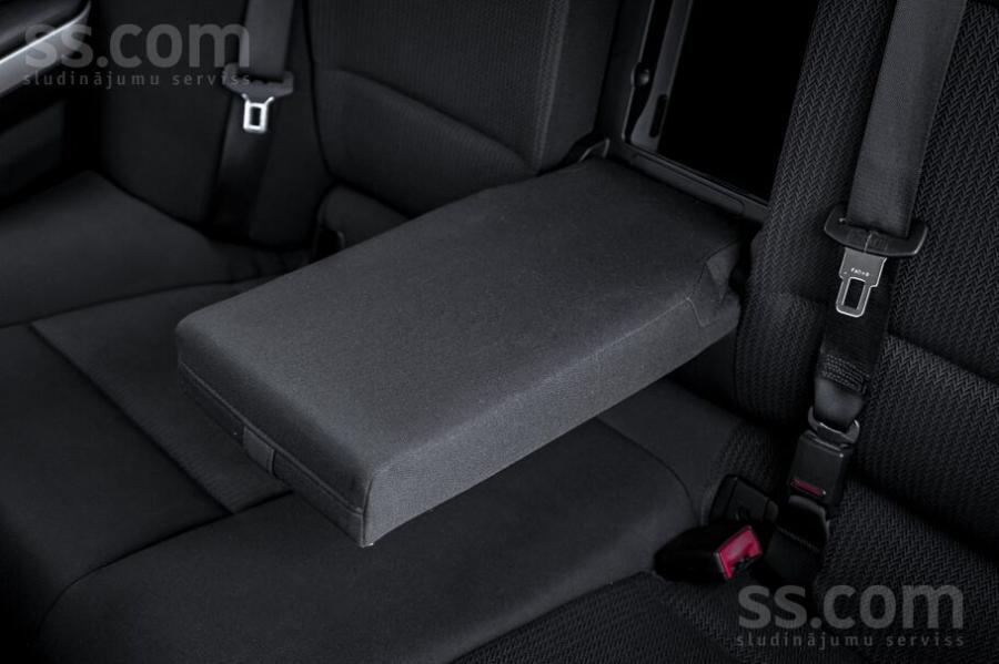 Black BMW 318 2010 in Riga, with an engine capacity of 2.00 L and mileage of 304 thousand km for 4990 €, photo 13 on AUTOMOTO.COM.LV