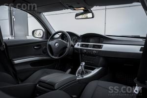 Black BMW 318 2010 in Riga, with an engine capacity of 2.00 L and mileage of 304 thousand km for 4990 €, photo 14 on AUTOMOTO.COM.LV