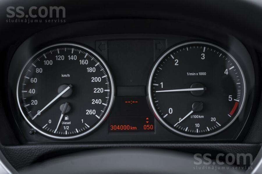 Black BMW 318 2010 in Riga, with an engine capacity of 2.00 L and mileage of 304 thousand km for 4990 €, photo 15 on AUTOMOTO.COM.LV