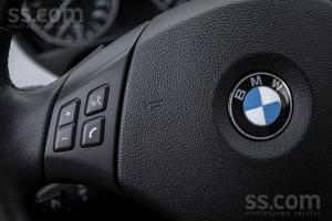 Black BMW 318 2010 in Riga, with an engine capacity of 2.00 L and mileage of 304 thousand km for 4990 €, photo 17 on AUTOMOTO.COM.LV