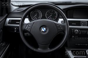Black BMW 318 2010 in Riga, with an engine capacity of 2.00 L and mileage of 304 thousand km for 4990 €, photo 18 on AUTOMOTO.COM.LV