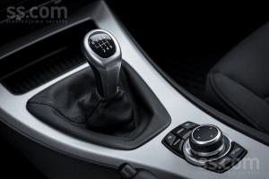 Black BMW 318 2010 in Riga, with an engine capacity of 2.00 L and mileage of 304 thousand km for 4990 €, photo 21 on AUTOMOTO.COM.LV