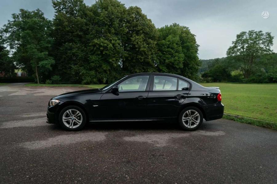 Black BMW 318 2010 in Kaunas, with an engine capacity of 2.00 L and mileage of 173 thousand km for 4700 €, photo 1 on AUTOMOTO.COM.LV