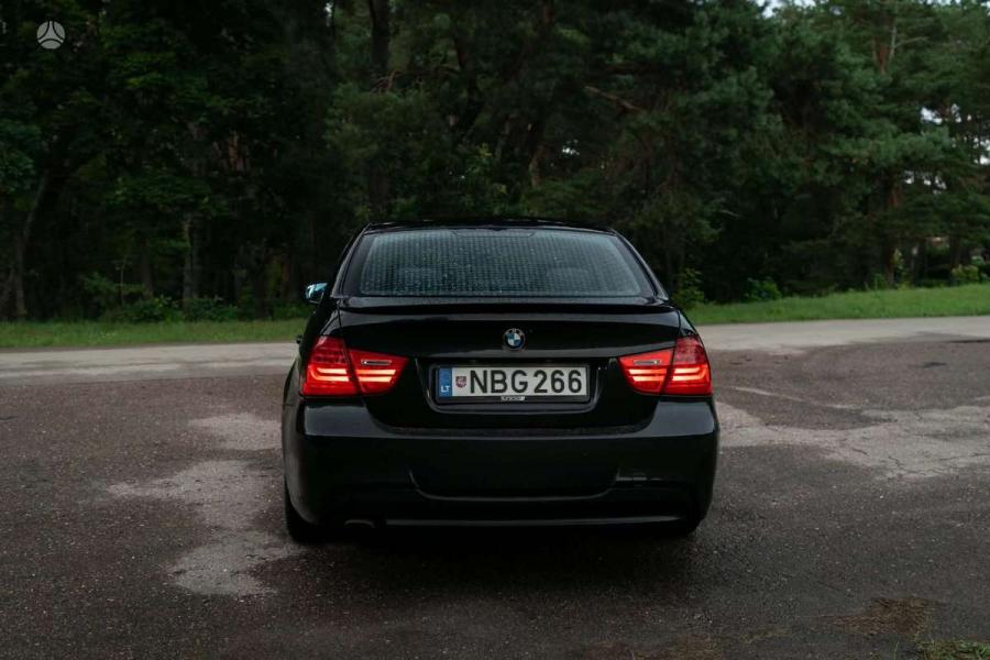 Black BMW 318 2010 in Kaunas, with an engine capacity of 2.00 L and mileage of 173 thousand km for 4700 €, photo 3 on AUTOMOTO.COM.LV