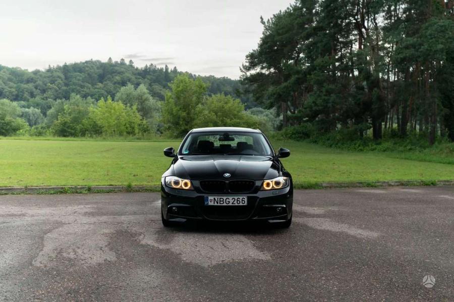 Black BMW 318 2010 in Kaunas, with an engine capacity of 2.00 L and mileage of 173 thousand km for 4700 €, photo 6 on AUTOMOTO.COM.LV