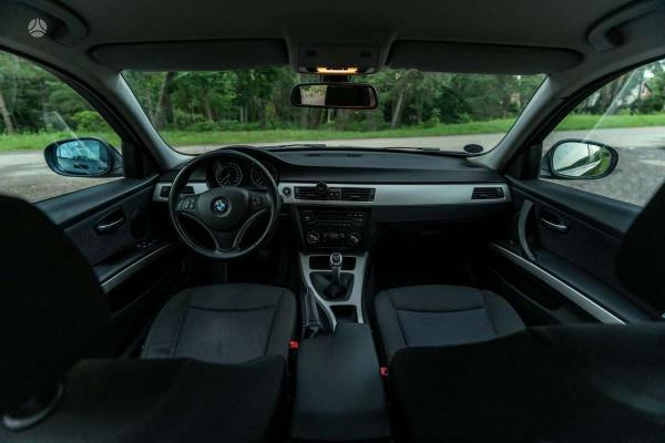 Melns BMW 318 2010 Kauņa, ar dzinēja tilpumu 2.00 L un nobraukumu 173 tūkst. km par 4700 €, foto 6 vietnē AUTOMOTO.COM.LV